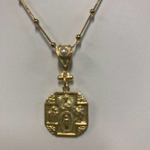 N2131 SQUARE 4 WAY MEDAL W/PEARLBAIL – Weisinger Designs